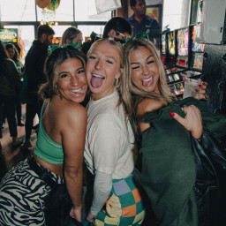St. Patrick's Day Lucky Charms Wrigleyville Bar Crawl - WAMI Tickets